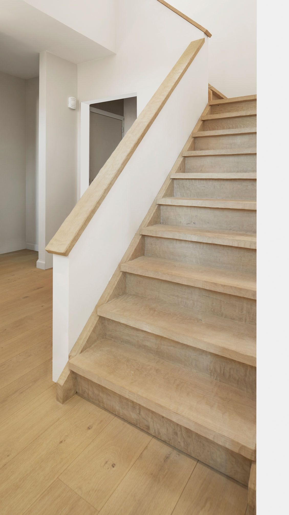 Squared Wallcaps - Voda Stairs