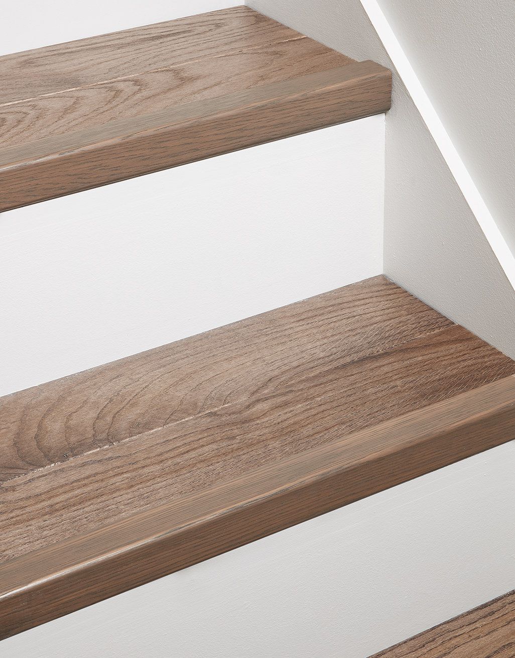 Overlap Squarenose - Voda Stairs